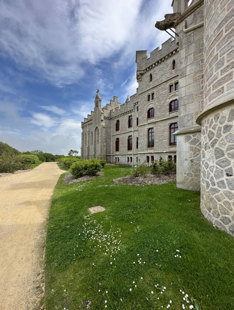 Le château-observatoire Abbadia : un château insolite dans le Pays ...
