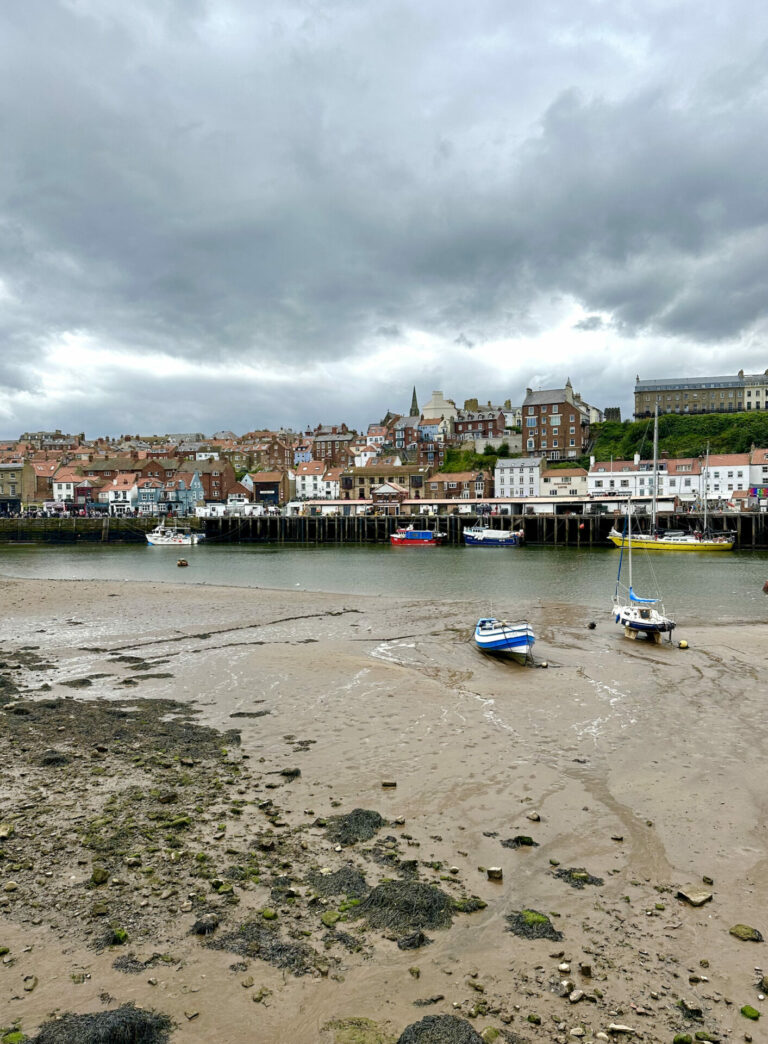 Visiter Whitby en Angleterre : Entre village emblématique de pêcheurs ...